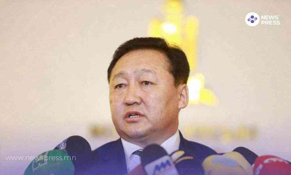 Д Тогтохсүрэн Хууль зүйн үндэсний хүрээлэн УИХ ын харьяанд ирснээрээ