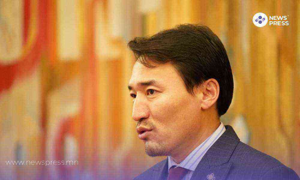 Г Дамдинням Англи хэлийг гуравдугаар ангиас заана гэсэн заалтыг