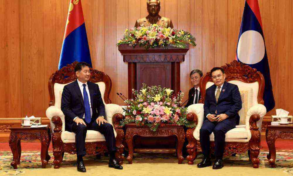 Монгол Улсын Ерөнхийлөгч У Хүрэлсүхэд БНАЛАУ ын Үндэсний Ассамблейн дарга Сайсумпон Фумвихан