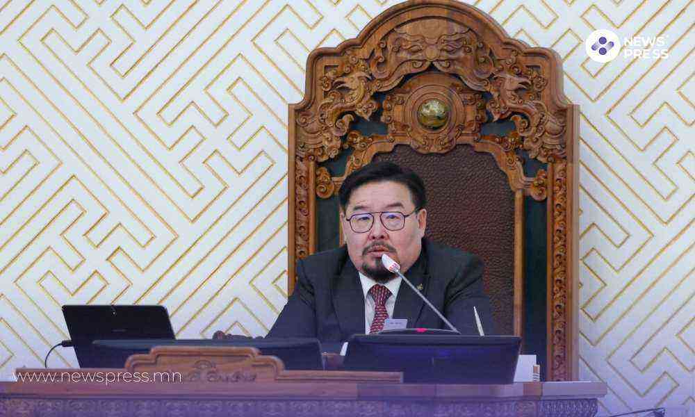 Г Занданшатар Х Баттулга Ч Хүрэлбаатар хоёр нийгмийг талцуулахаа боль