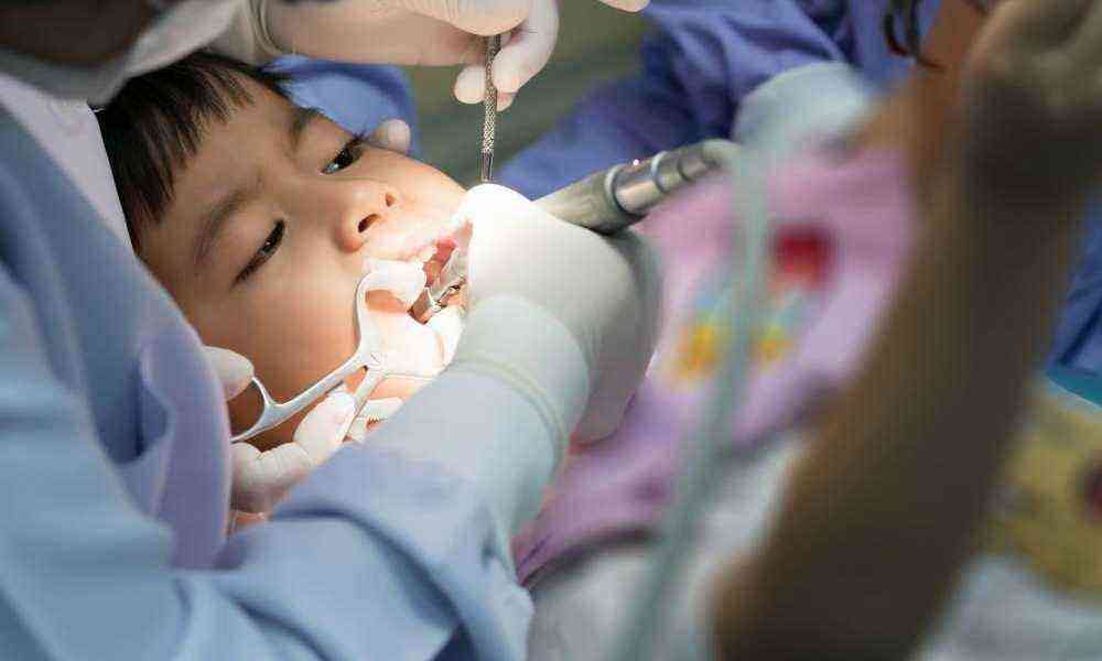 Хүүхдүүдийн 5 6 шүдийг Шүд эрүү нүүрний төвд үнэгүй эмчилнэ